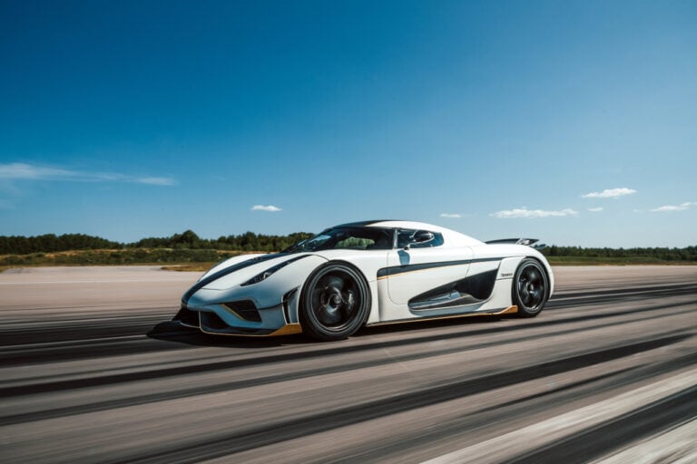Explore the specs of the Koenigsegg Regera